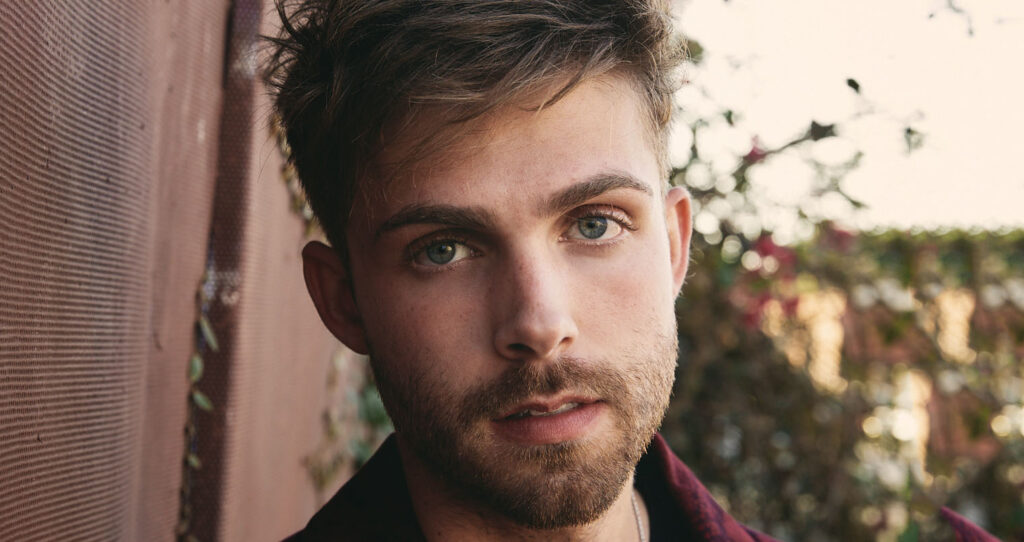 CHILLIN’ WITH CONOR MATTHEWS - Side Bar